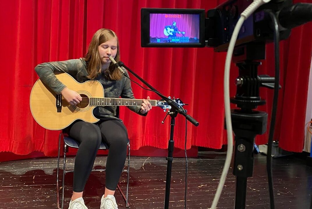 Guitar Lessons - Gregg Hall Music & Deece Productions
